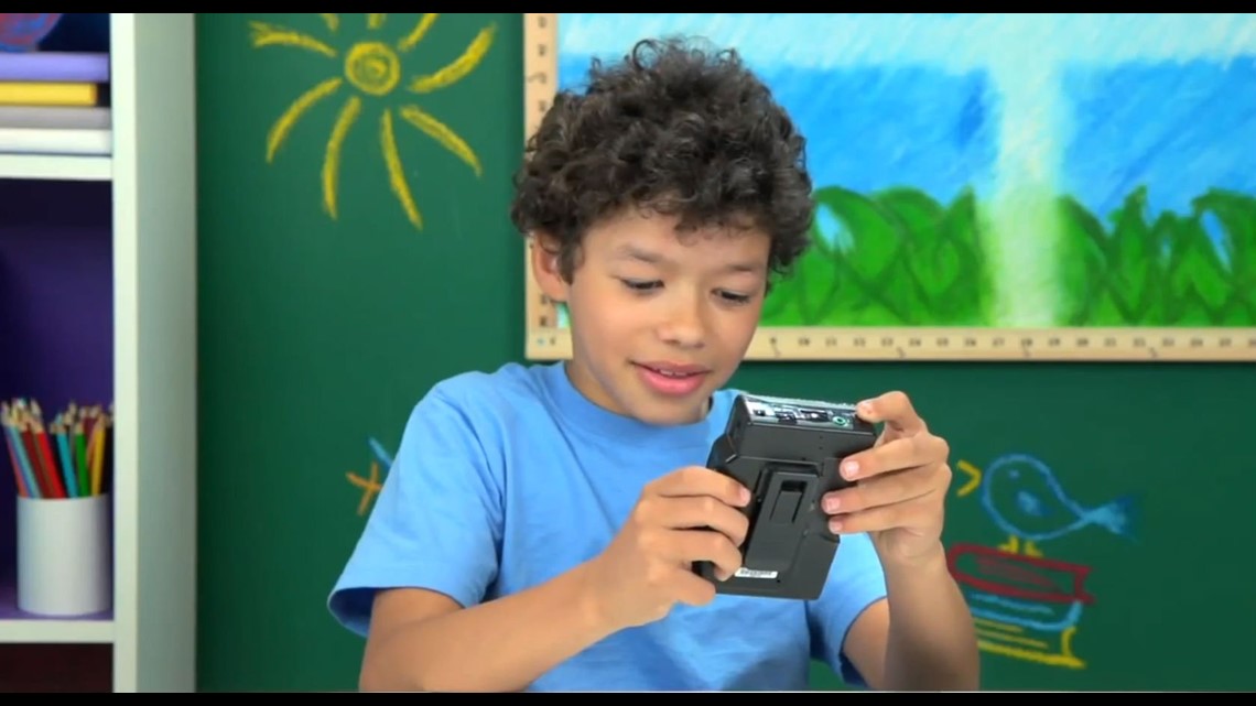 Viral Video: Kids try to figure out a Walkman | wqad.com