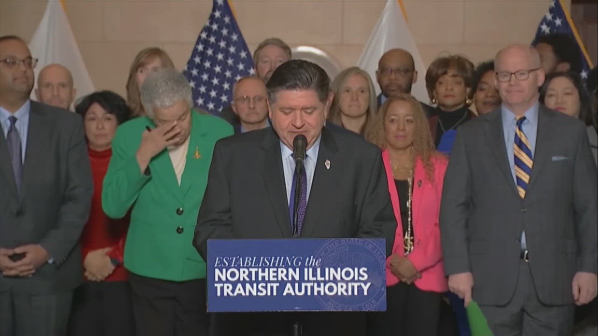 Illinois governor signs over 260 bills into law | wqad.com