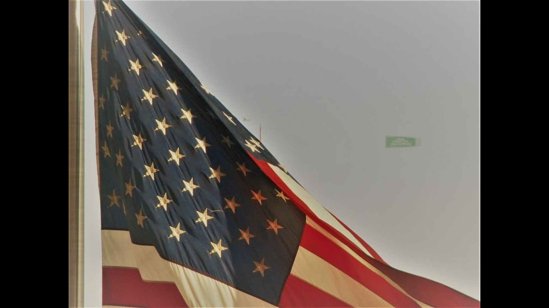 Pro-Trump banner flies over Des Moines ahead of Democratic debate ...