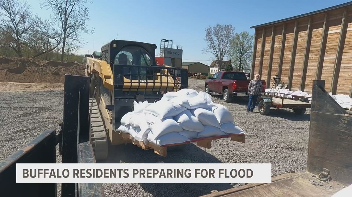 Buffalo, Iowa residents prepare for flood by helping each other | wqad.com