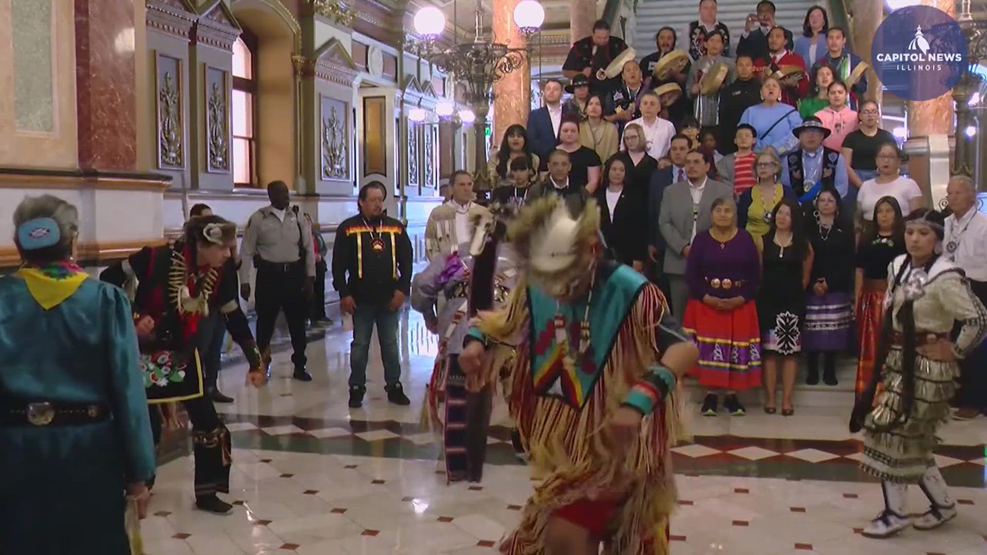 Native Americans, advocates continue to push for mascot ban in Illinois ...