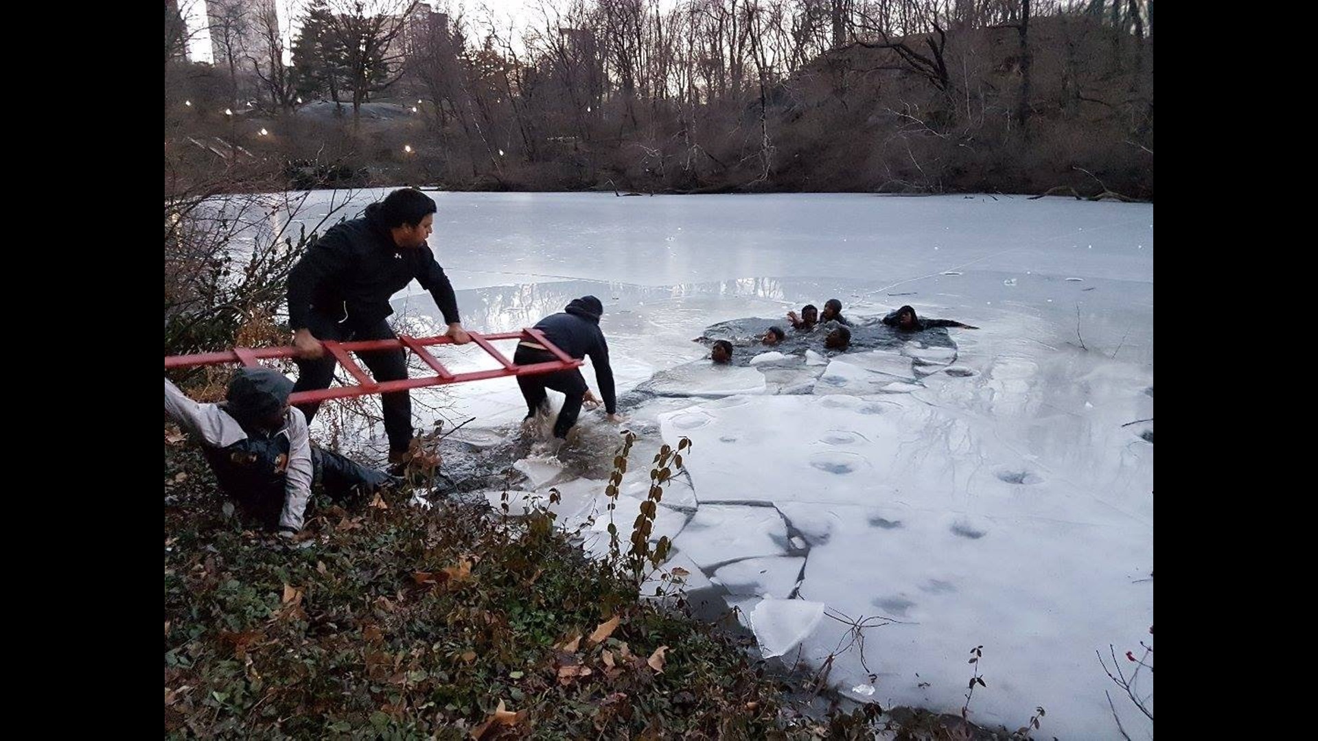 Models save teens who fell through ice while taking pictures on frozen ...