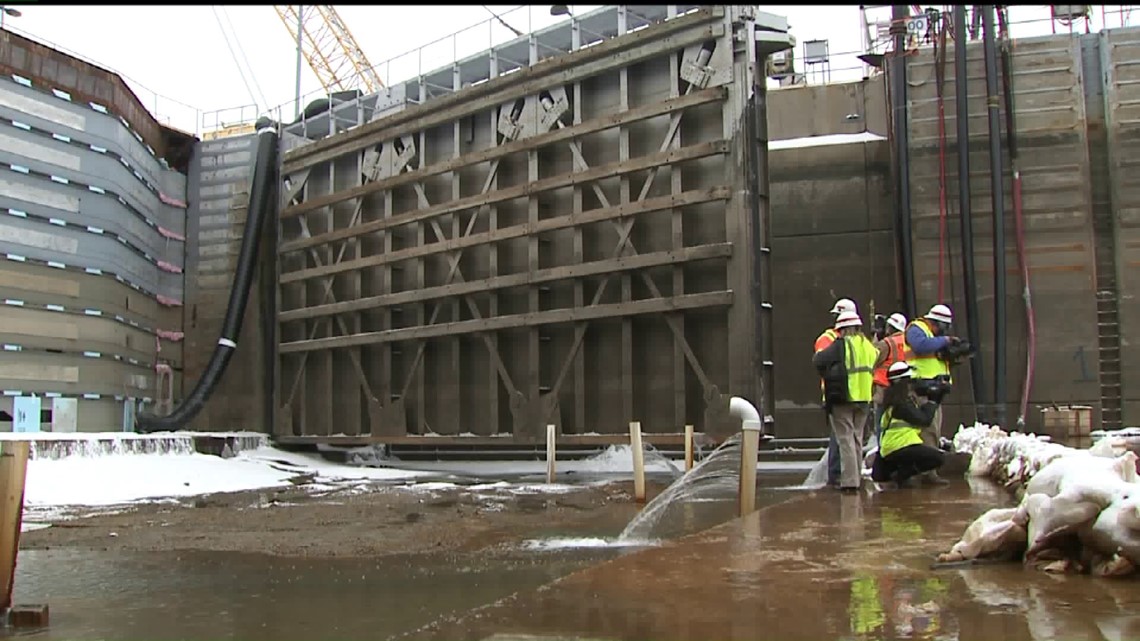 Where did the river go? A rare look inside an empty lock and dam | wqad.com