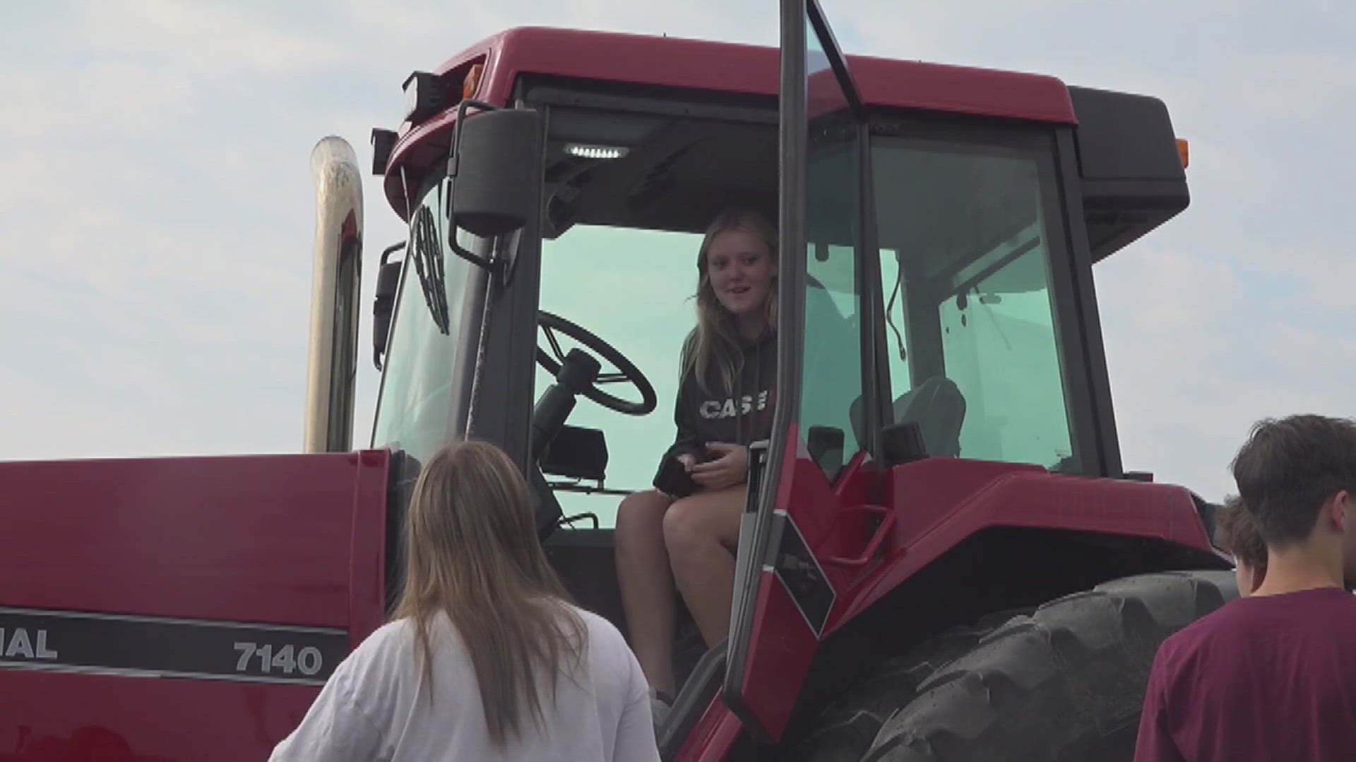 Rockridge students climb into tractors for Farm Safety Week | wqad.com