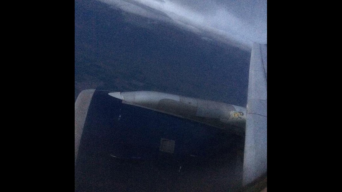 Hail cracks plane’s windshields, forces emergency landing | wqad.com
