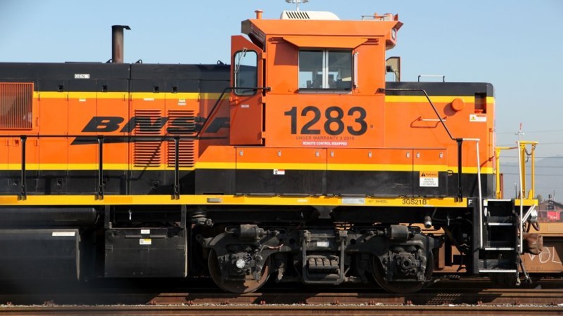BNSF train derails in East Galesburg; no injuries reported | wqad.com
