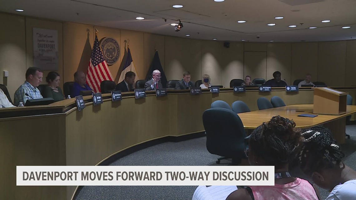Davenport officials speak on proposed downtown two-way streets | wqad.com