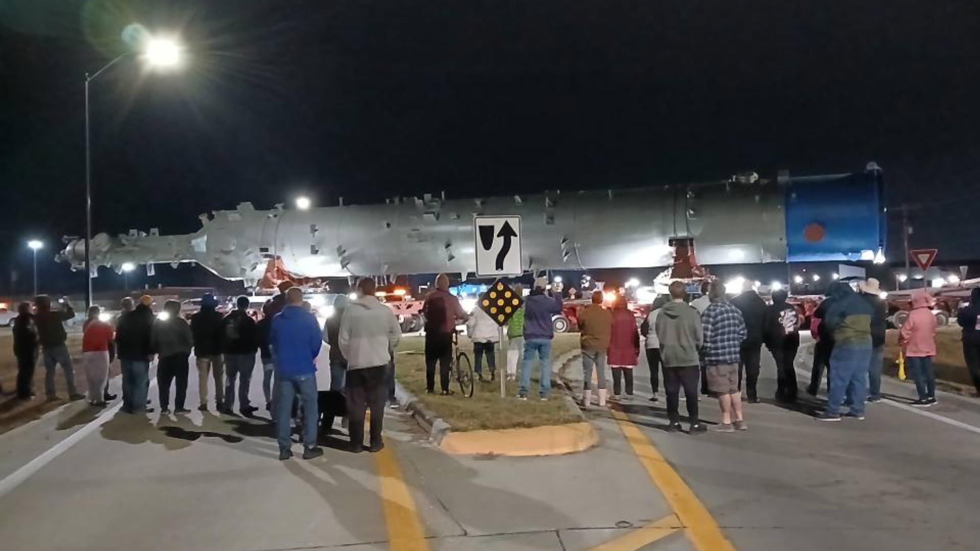 LyondellBasell tower successfully moved through Camanche | wqad.com