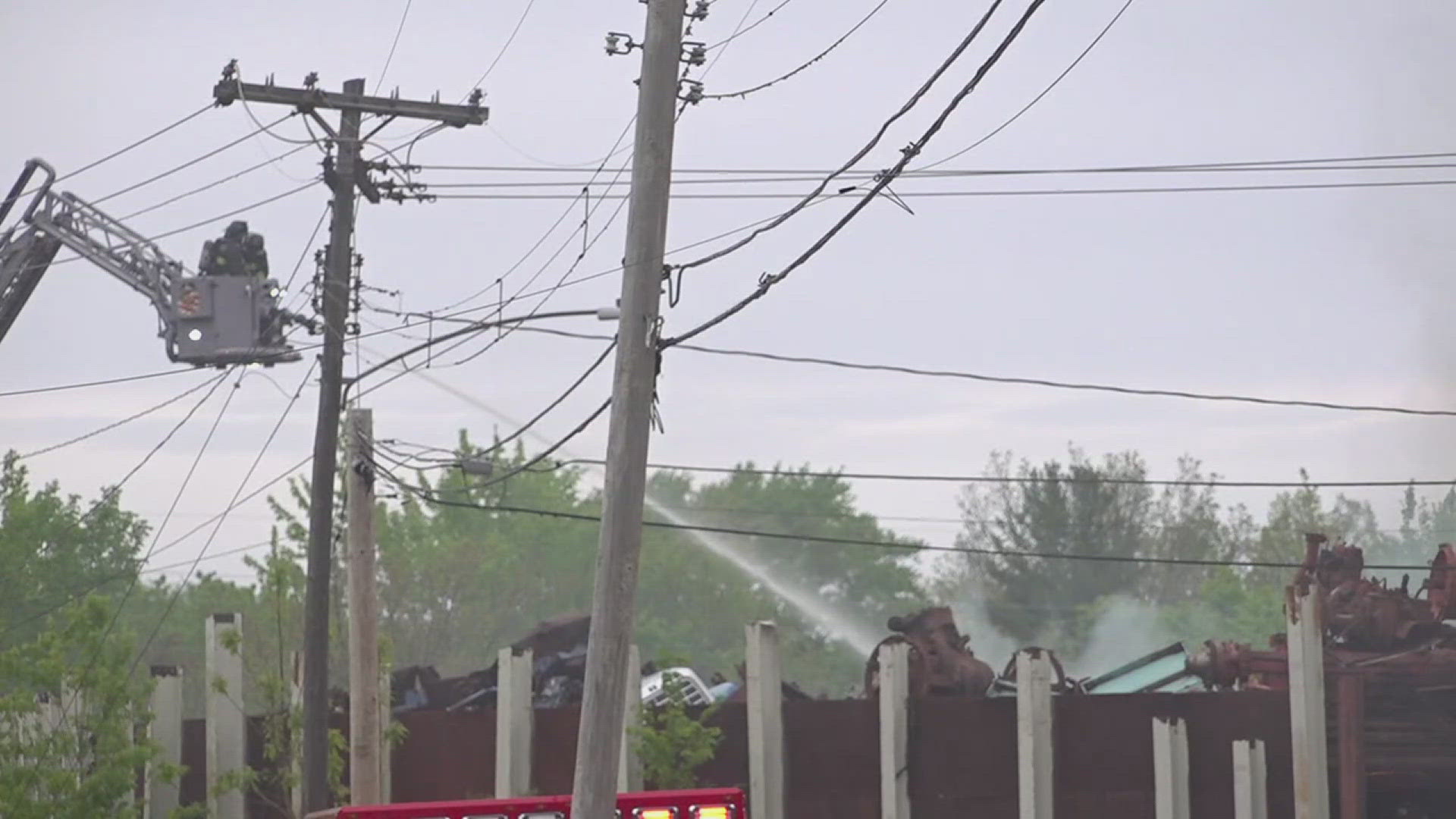 Massive scrapyard fire in Kewanee destroys building, sends smoke across ...