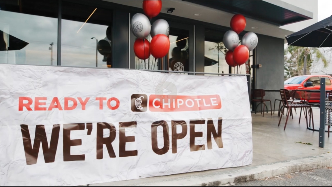 Chipotle opens its first location in Galesburg | wqad.com