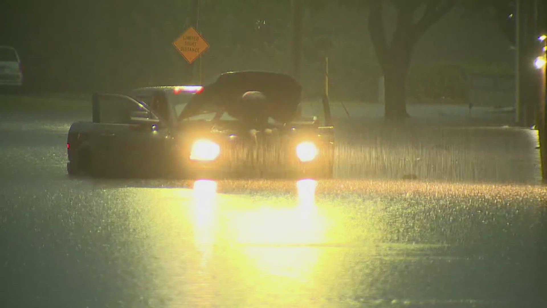 Thousands of people in the Quad Cities without power as severe weather ...