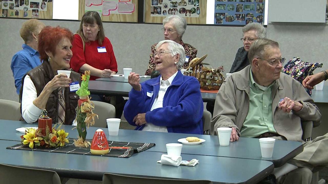 Hundreds attend unique staff reunion at Genesis in Silvis | wqad.com
