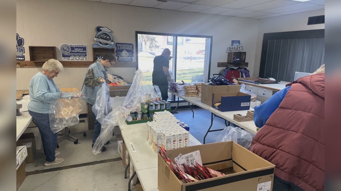 Bureau County couple create community food pantry, Thanksgiving ...