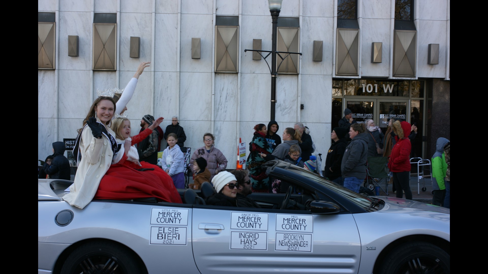 PHOTO GALLERY: Festival of Trees Holiday Parade 2021 | wqad.com