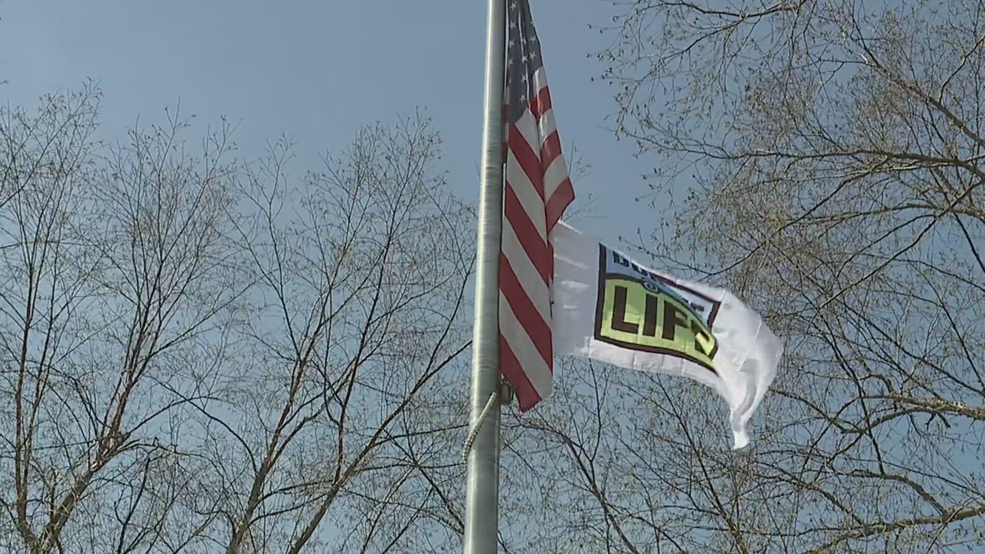 Genesis Medical Center in Davenport raises 'Donate Life' flag to honor ...