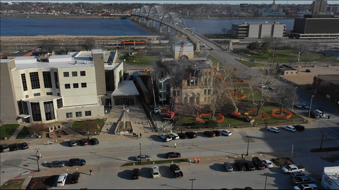 Demolition starts on Old Rock Island County Courthouse | wqad.com