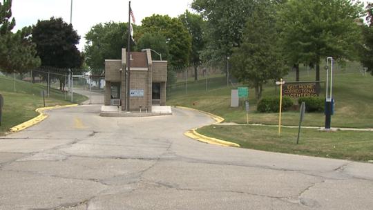 Lockdown lifted at East Moline Correctional Center | wqad.com