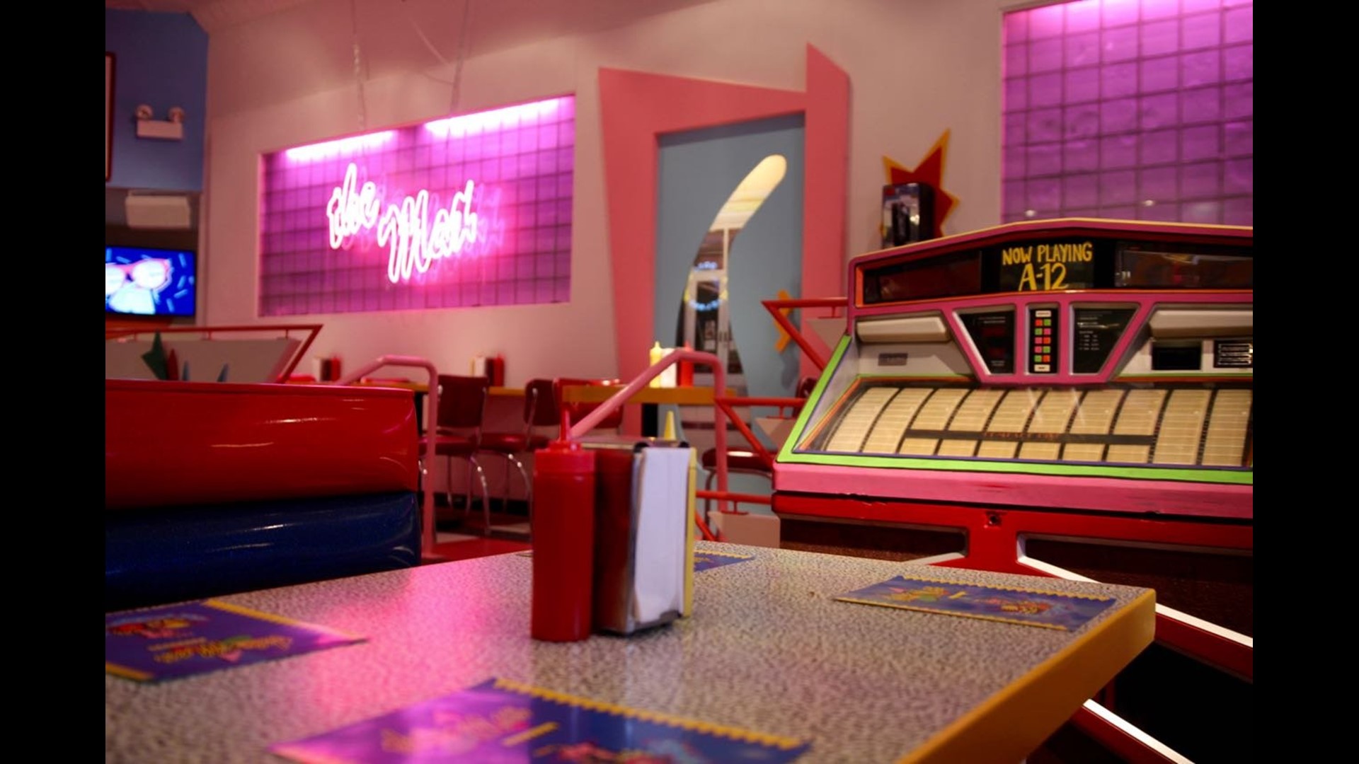 5 insanely accurate details at Chicago’s new ‘Saved By The Bell’ pop-up ...