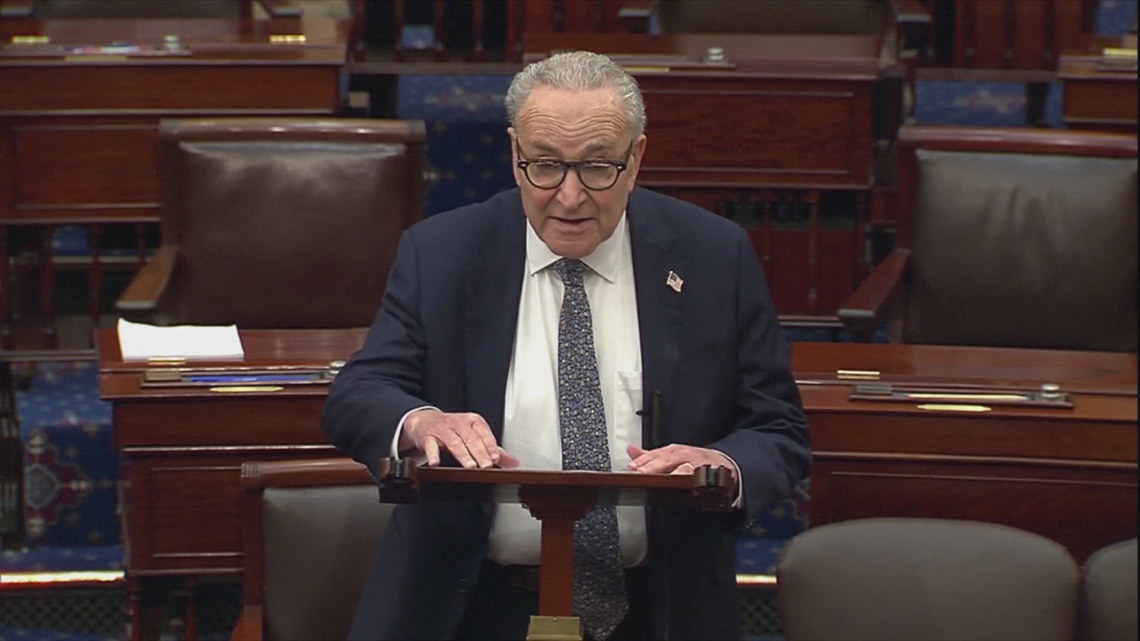 Senate passes bill to end shutdown as Quad Cities travelers face flight ...