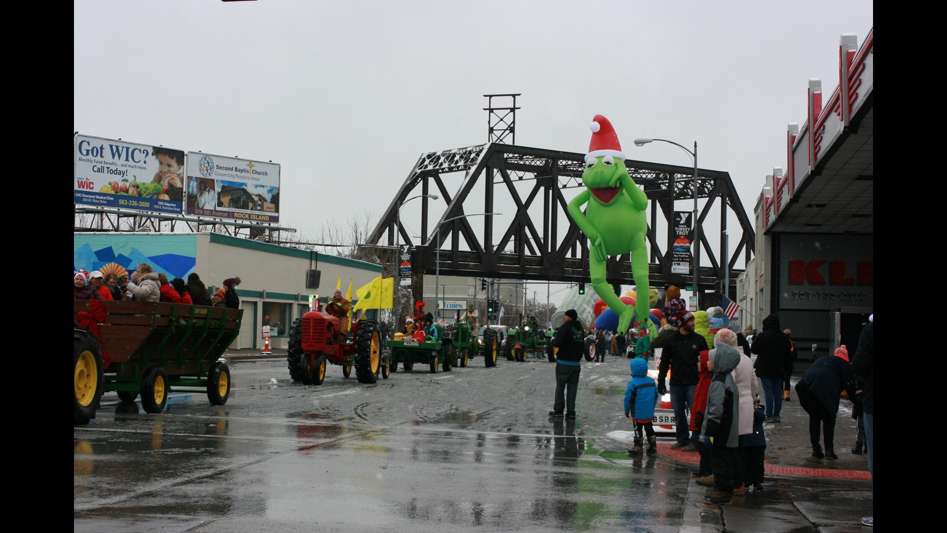 Photos: Festival of Trees Parade 2018 – find yourself in the crowd ...