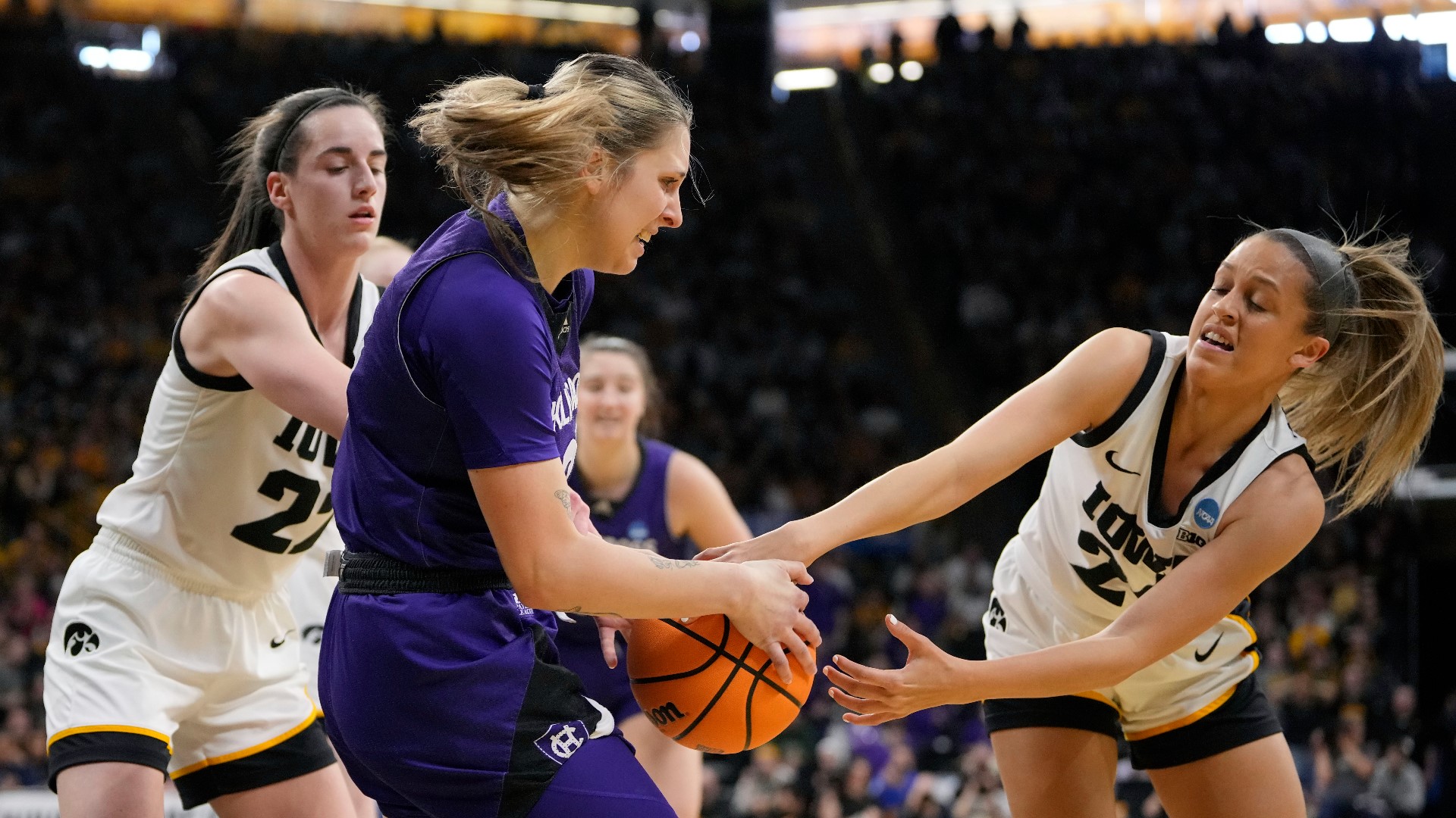 Iowa defeats Holy Cross 91-65 | March Madness Round 1 | wqad.com