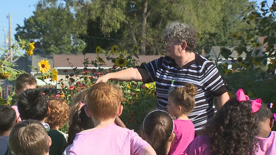 Pay it Forward | Elementary classroom gets hands-on lessons | wqad.com