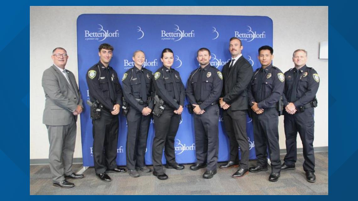 Bettendorf Police swear in six new officers during ceremony | wqad.com