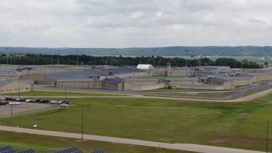 Inmate charged in death of another at USP Thomson | wqad.com