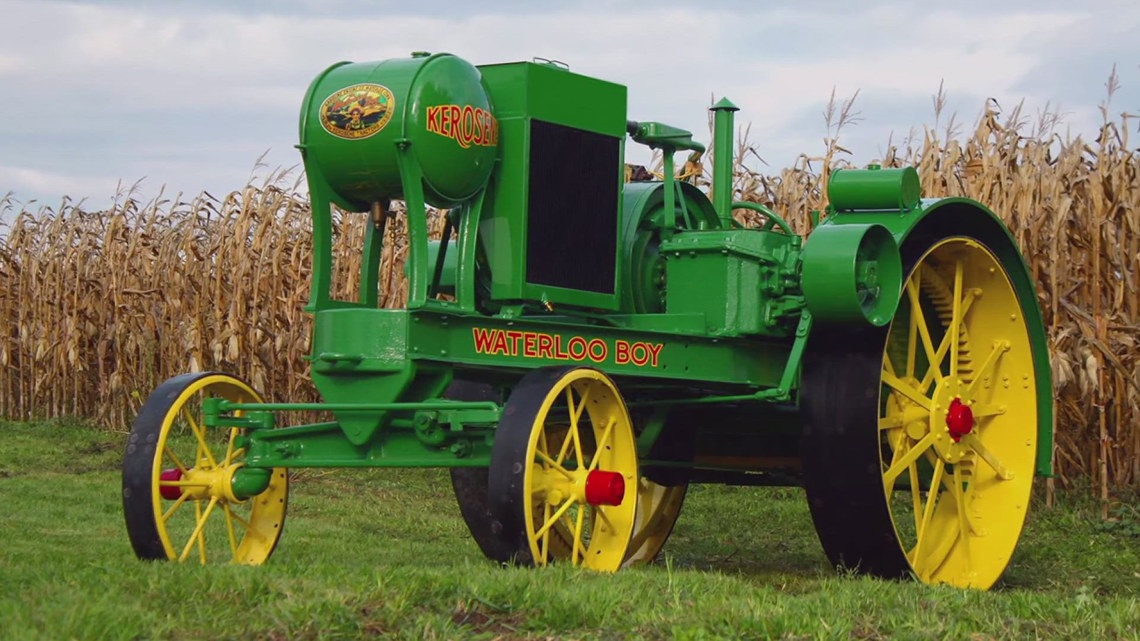 Antique tractor show honors past members in 10th event | wqad.com