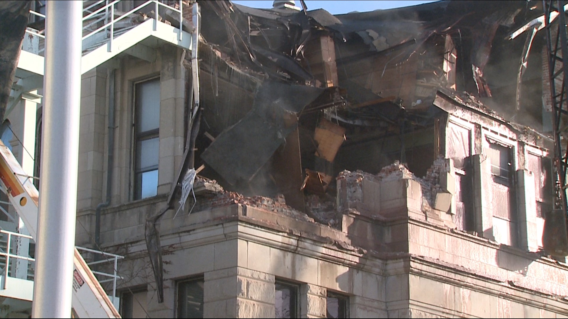 Demolition starts on Old Rock Island County Courthouse | wqad.com
