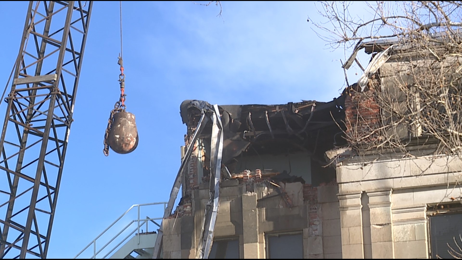 Demolition starts on Old Rock Island County Courthouse | wqad.com