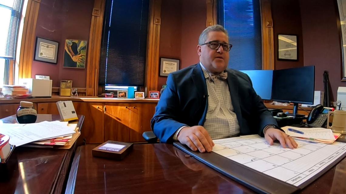 Knox County state's attorney resigning, board appoints new one | wqad.com