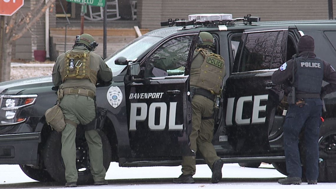 Davenport police, SWAT seen near Garfield and Ripley Streets | wqad.com