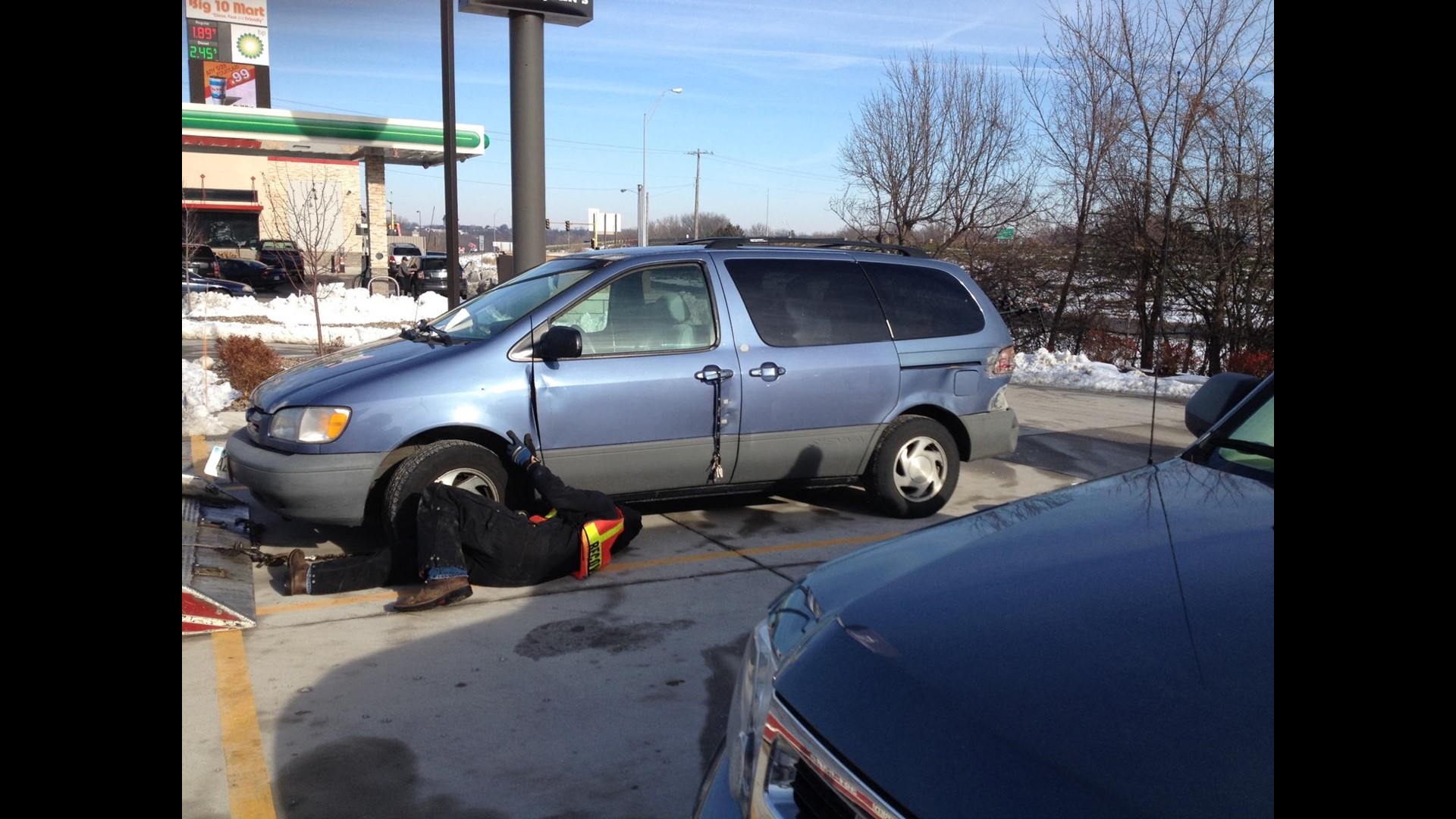 Meth lab found in van at gas station in Bettendorf | wqad.com