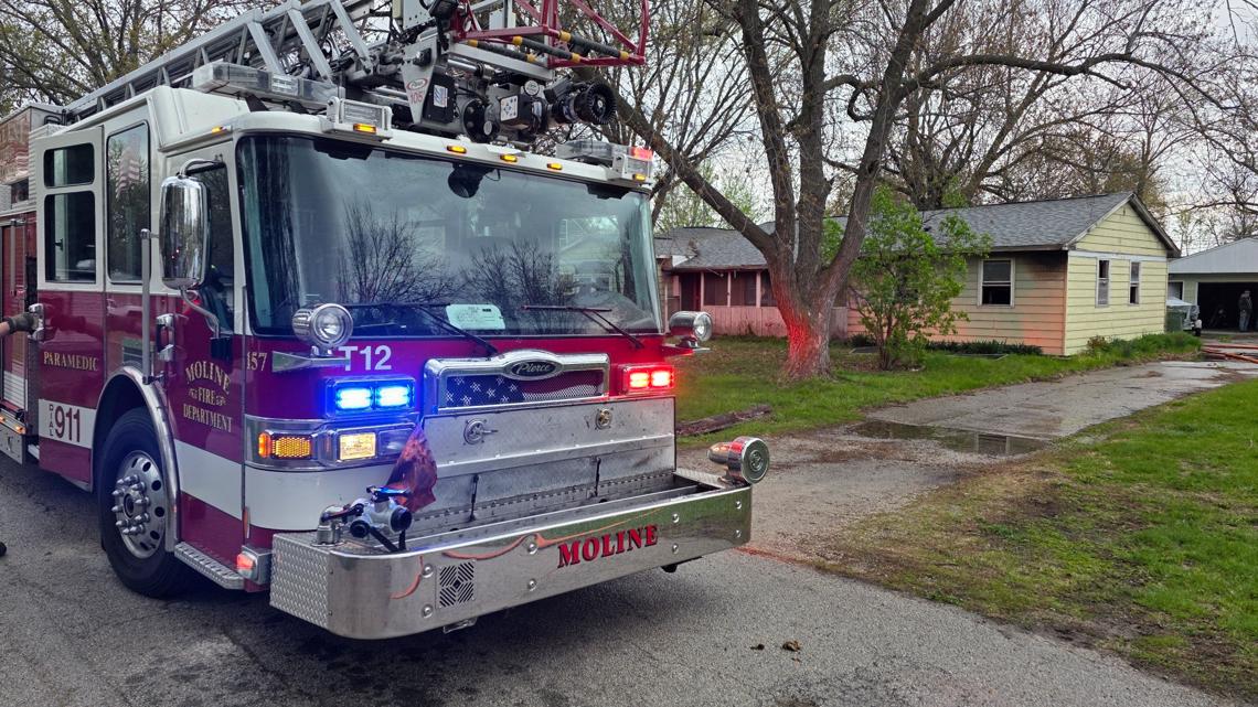 Moline firefighters battle house fire Thursday morning | wqad.com