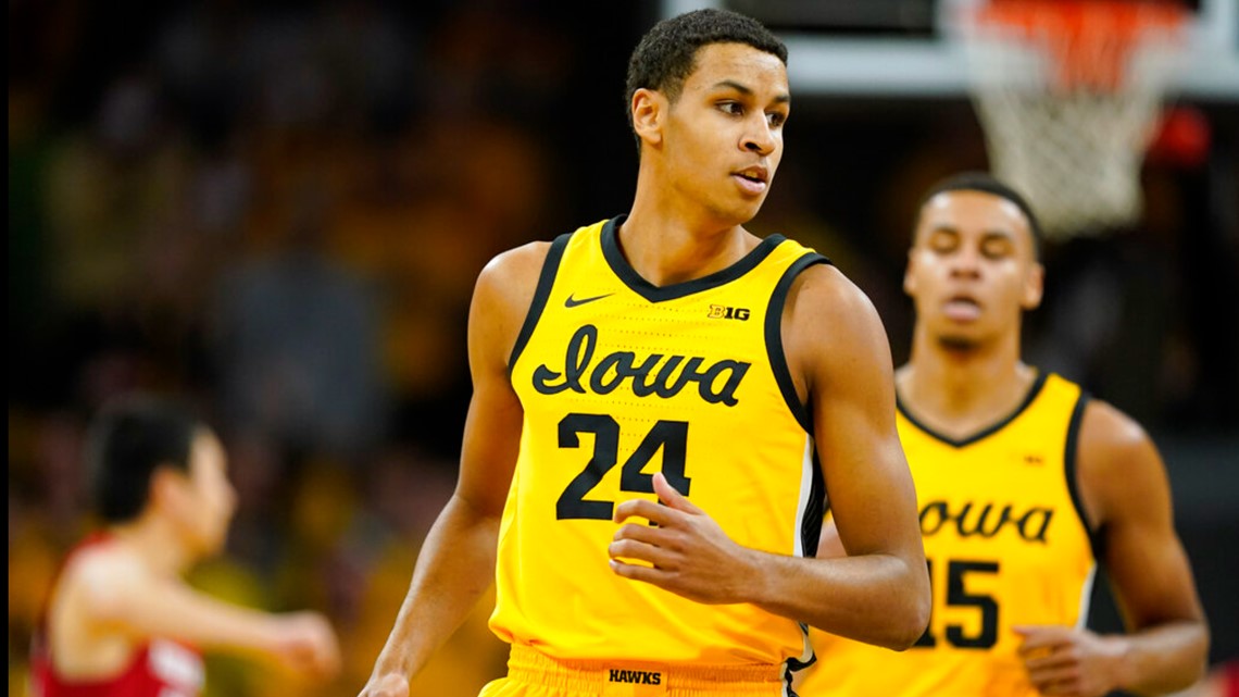 Kris Murray withdraws from NBA Draft, returning to Iowa | wqad.com