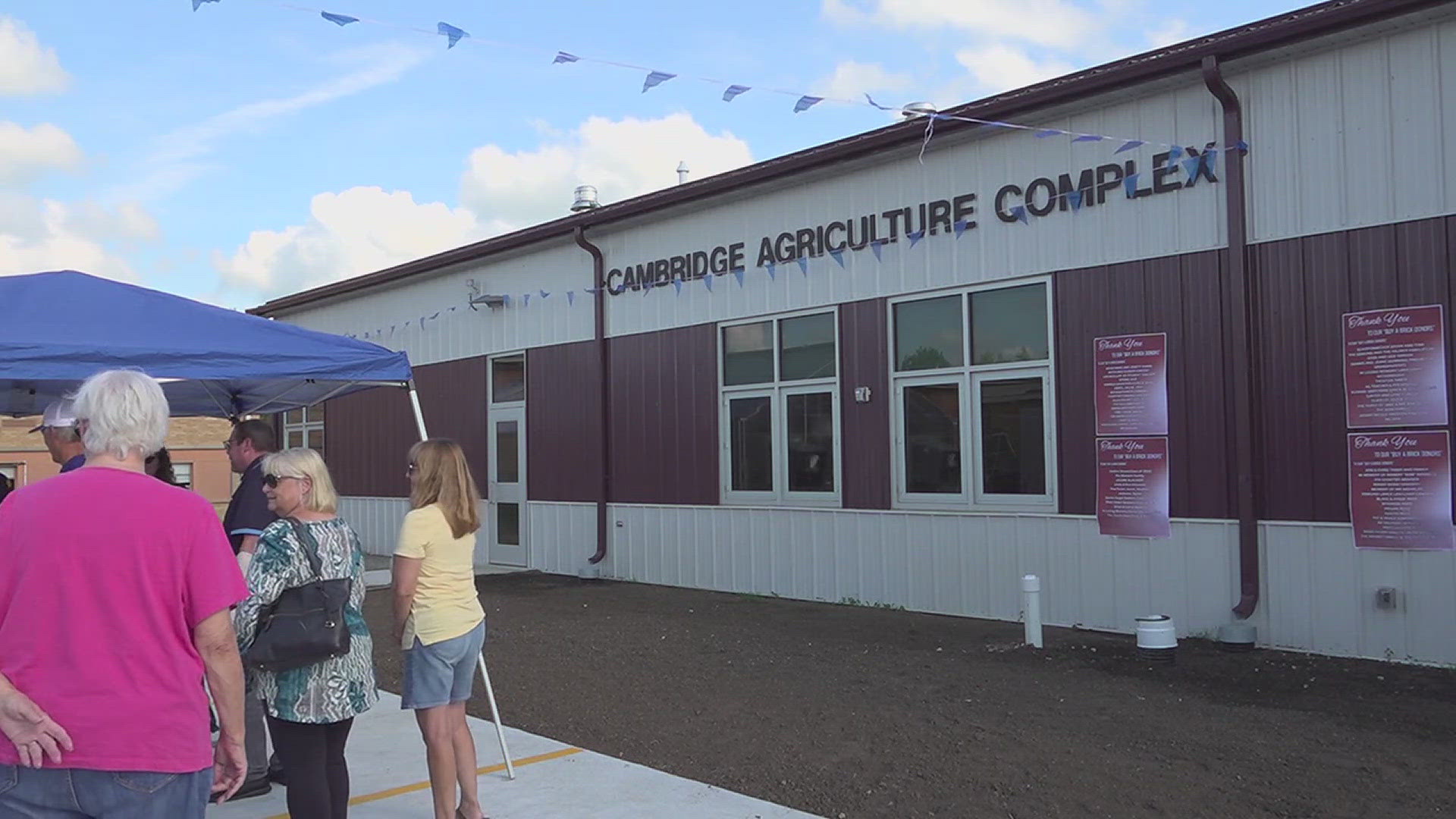 Cambridge High School debuts new agricultural building | wqad.com