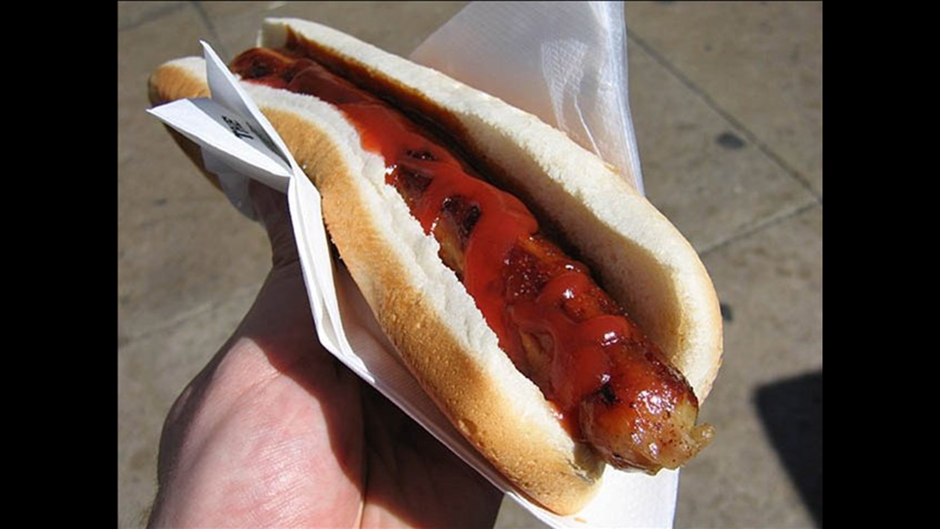 Kraft recalls 96,000 pounds of hot dogs after packaging problem | wqad.com