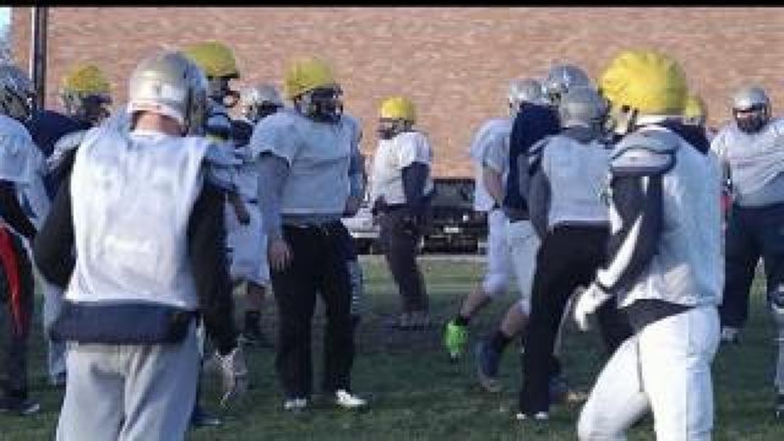 Mercer County football players enjoy being coached by their dad | wqad.com