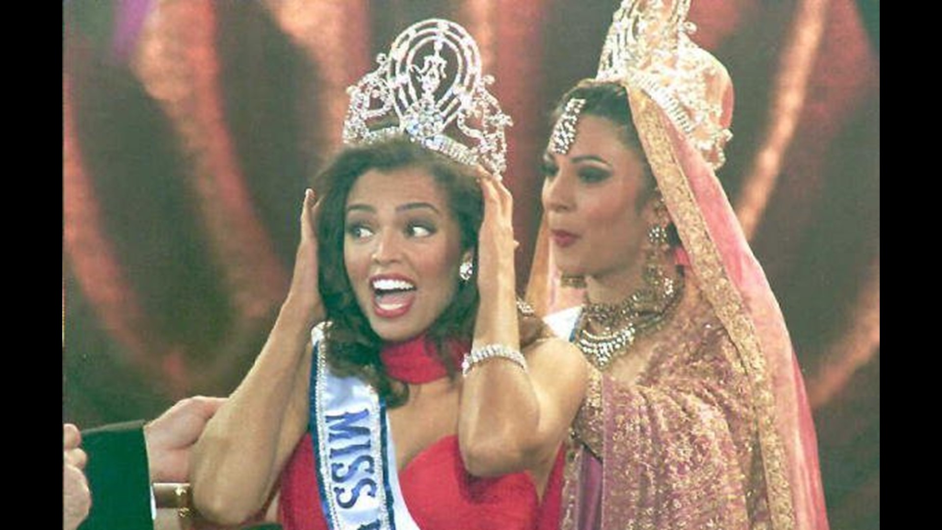 Former Miss USA and Miss Universe Chelsi Smith dies after battle with liver cancer | wqad.com