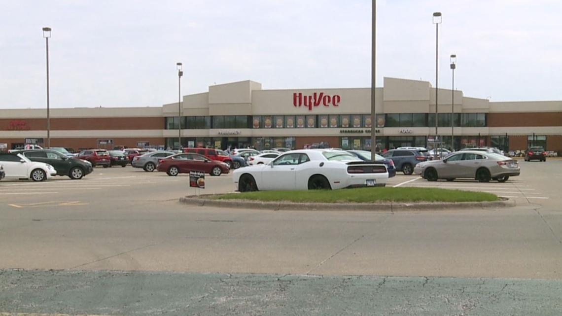 Hy-Vee offering free breakfast to veterans, active duty members | wqad.com