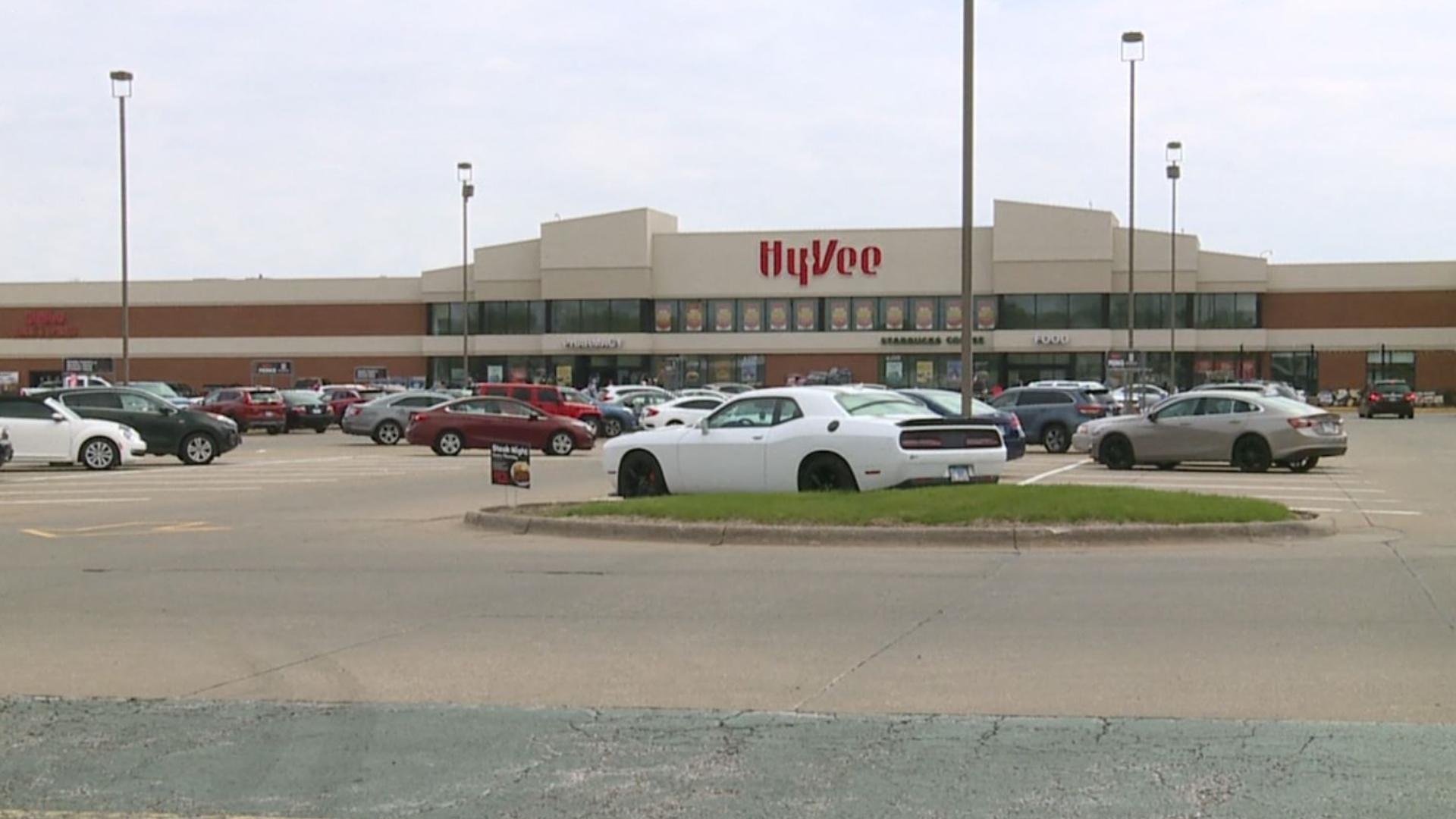 Hy-Vee offering free breakfast to veterans, active duty members | wqad.com