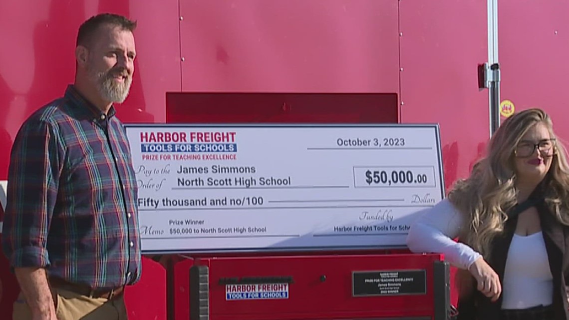 North Scott teacher wins national education award | wqad.com