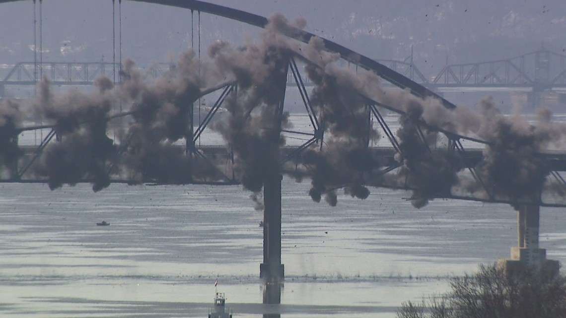 Relive the Savanna-Sabula bridge demolition from multiple angles | wqad.com
