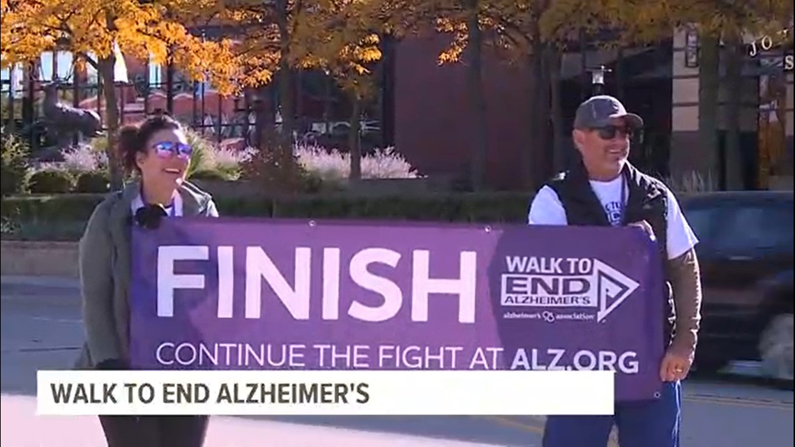 Hundreds gather in downtown Moline for Walk to End Alzheimer's | wqad.com