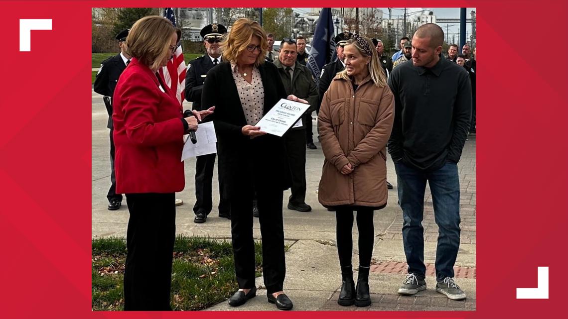 Clinton dedicates street to fallen police officer | wqad.com