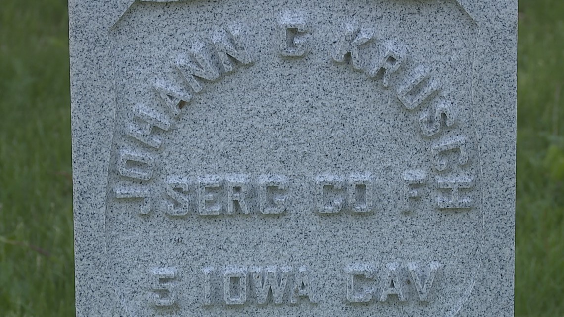 Veterans buried in Davenport receive recognition after a century | wqad.com