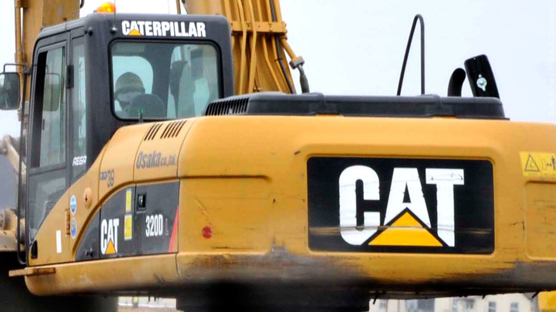 Caterpillar worker dies after falling into molten iron | wqad.com
