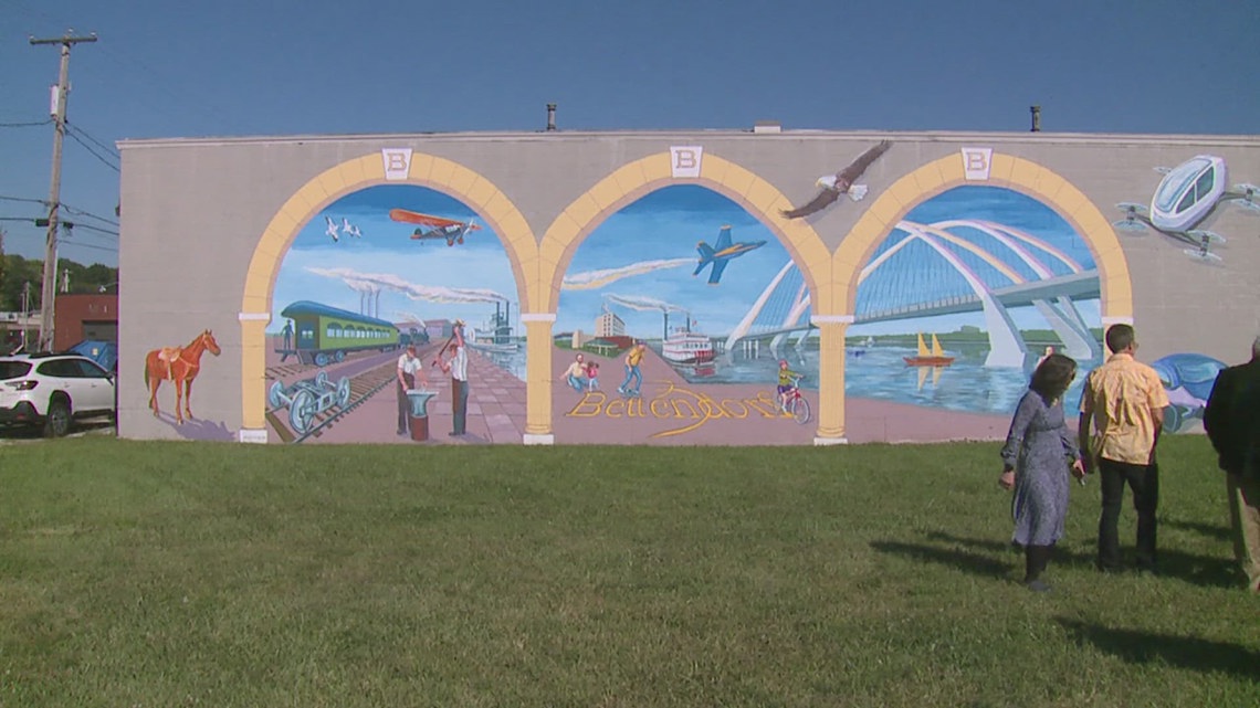 New mural called 'Arches' unveiled in Bettendorf | wqad.com