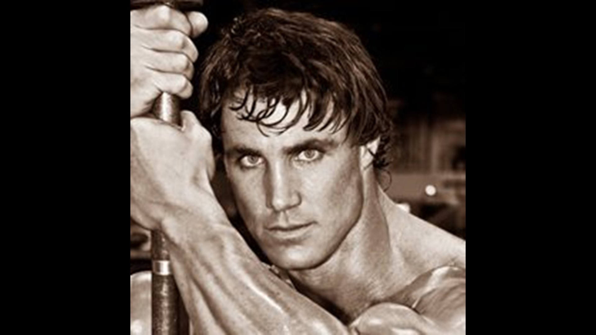 Fitness expert Greg Plitt dies after being struck by train | wqad.com